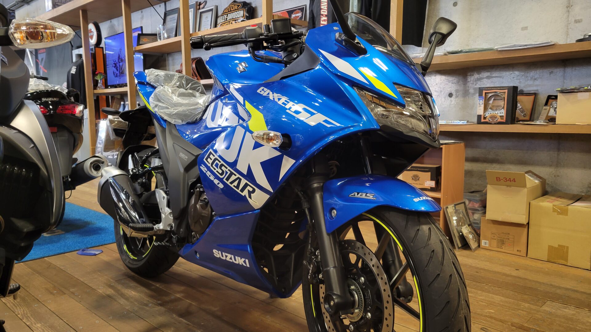 ジクサー250SFが新たに入荷！ - モトフリークウイリー